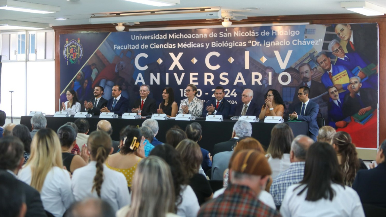 Celebran 194 Años de Medicina Humanista en UMSNH - www.universitasm.com